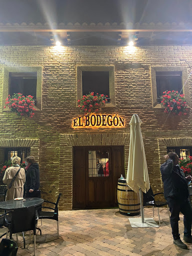 El Bodegon: Un rincón acogedor en Saldaña con irresistibles platos caseros